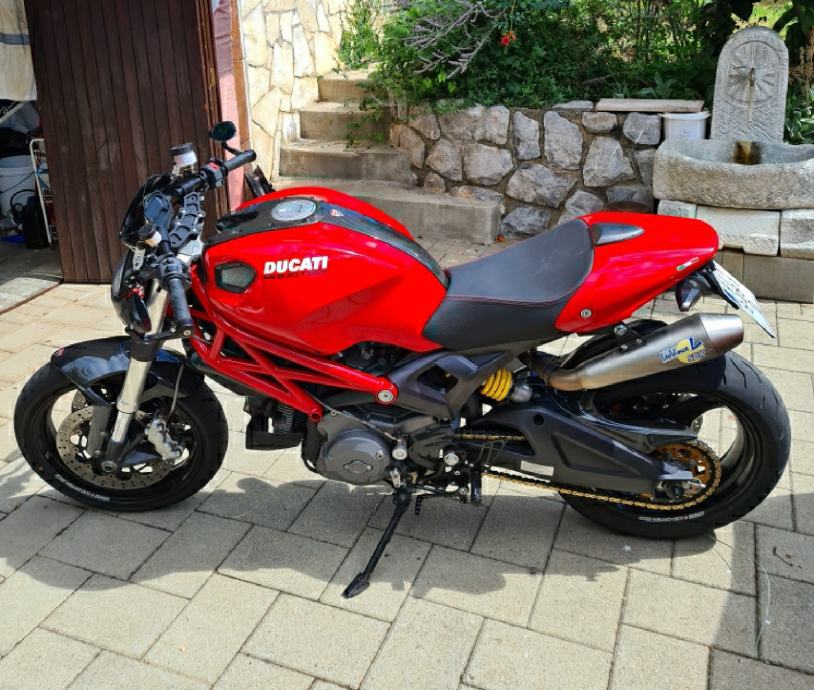 Ducati Monster 696 plus 696 cm3, 2009 god.