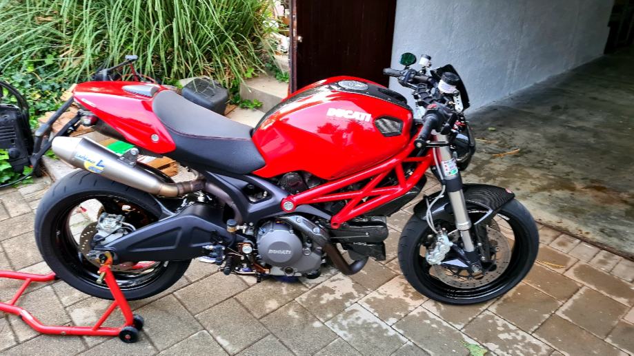 Ducati Monster 696 plus 696 cm3, 2009 god.