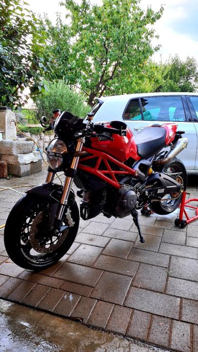 Ducati Monster 696 plus 696 cm3, 2009 god.
