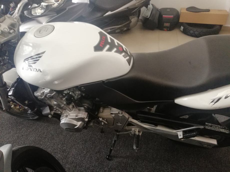 Honda CB 600 HORNET 600 cm3, 2000 god.