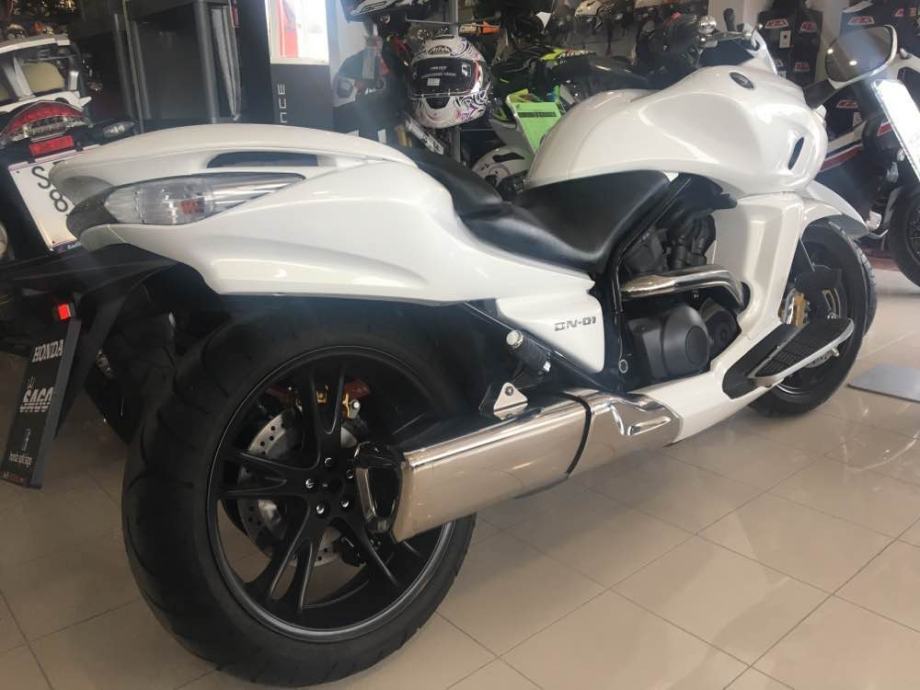 Honda DN 01, 2009 god.