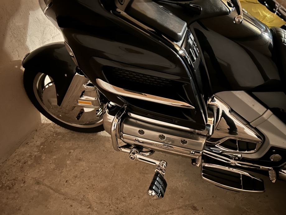 Honda 1800 Goldwing 24900€ BiH TABLE, MOGUĆA ZAMJENA, 2004 god.