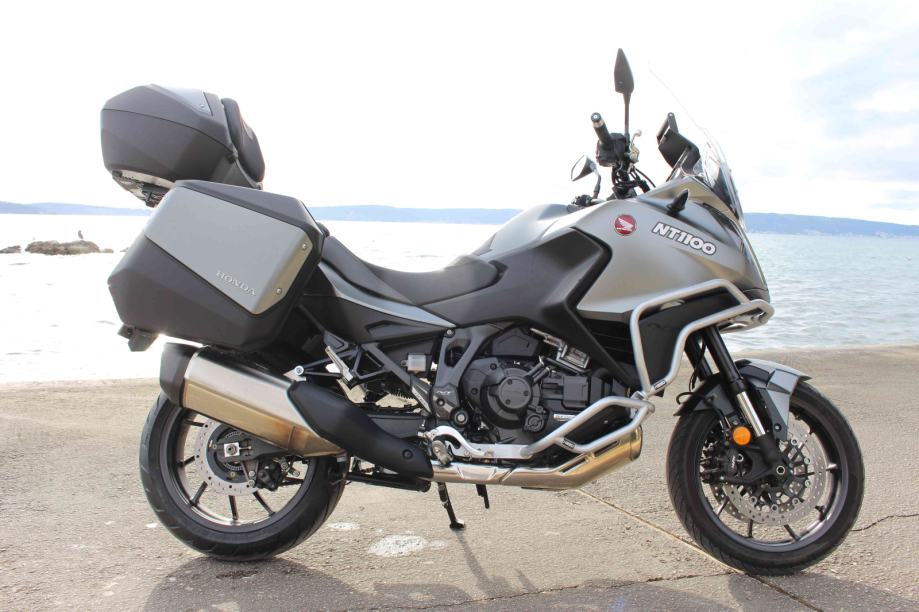 HONDA NT1100, DCT MODEL, 3.kufera, 2023 god.