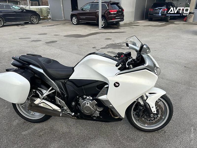Honda VFR 1200 F DCT 1237 cm3, 2010 god.