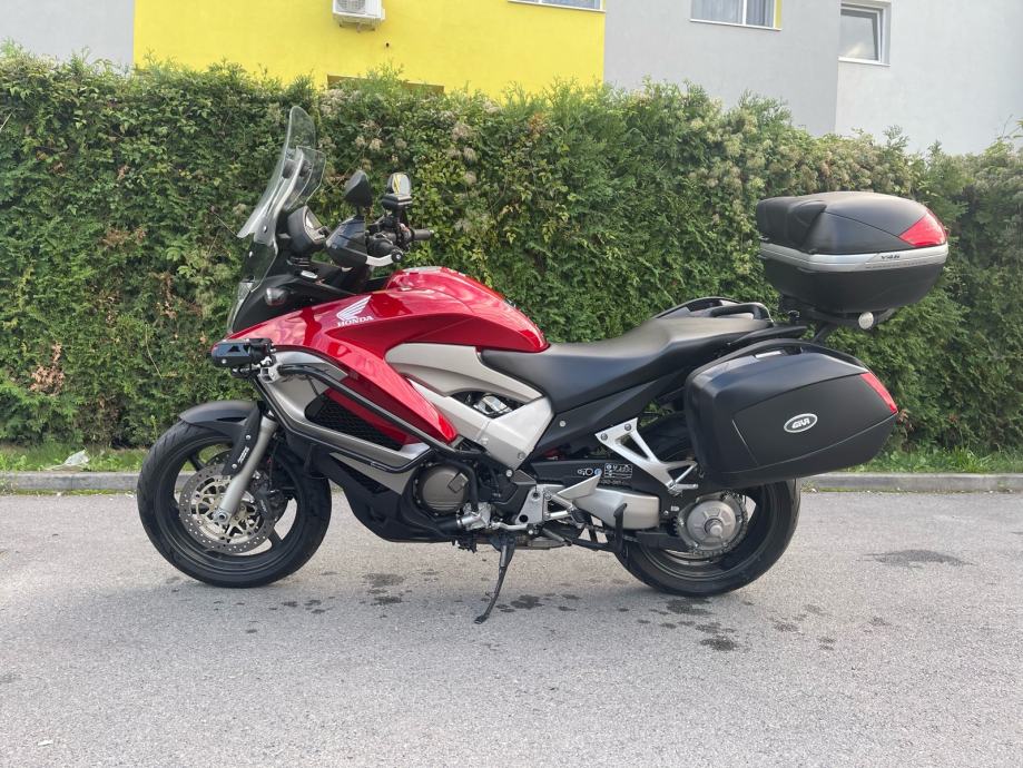 Honda VFR 800 X Crossrunner - Max oprema - Max sacuvan, 2011 god.