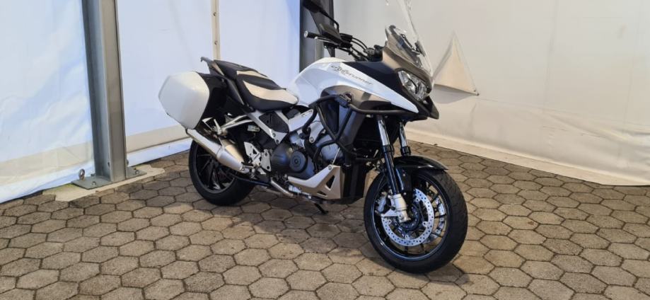Honda VFR 800 CROSSRUNNER ABS TC 800 cm3, S GARANCIJOM, 2015 god.