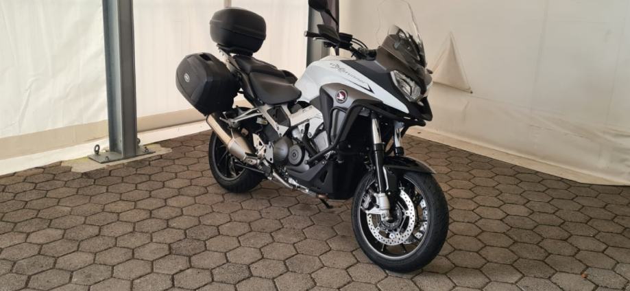 Honda VFR 800 CROSSRUNNER ABS TC 800 cm3, S GARANCIJOM, 2015 god.