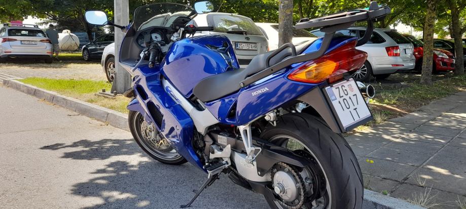 Honda VFR 800 FI - RC46 - TOP STANJE !, 2001 god.