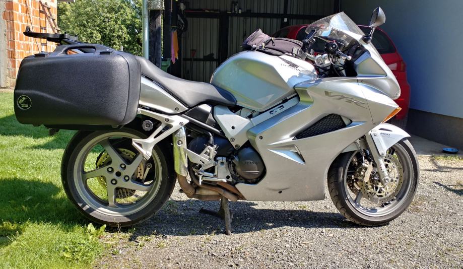 Honda VFR 800 VTEC ABS RC46, 2005 god.