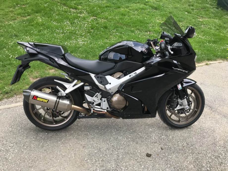Honda VFR 800F - AKRAPOVIČ, 2014 god.