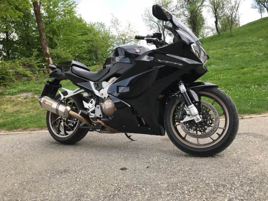 Honda VFR 800F - AKRAPOVIČ, 2014 god.