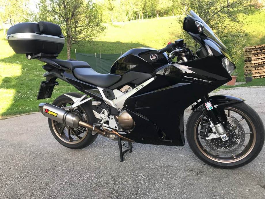 Honda VFR 800F - AKRAPOVIČ, 2014 god.