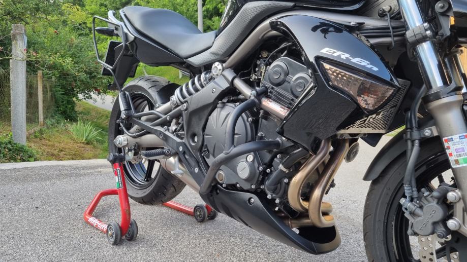 Kawasaki ER 6N 650 cm3, 2009 god.