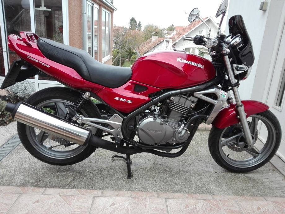 Kawasaki ER5, 2000 god.