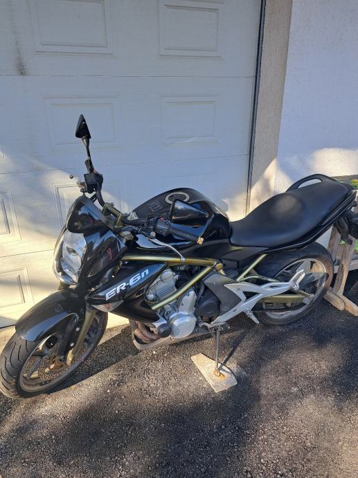 Kawasaki er6n 649 cm3, 2006 god.