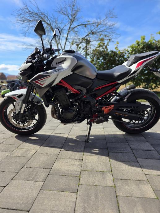 Kawasaki Z900. AKRAPOVIC, 2022 god.