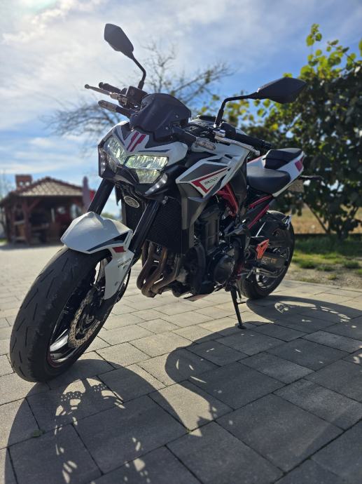 Kawasaki Z900. AKRAPOVIC, 2022 god.