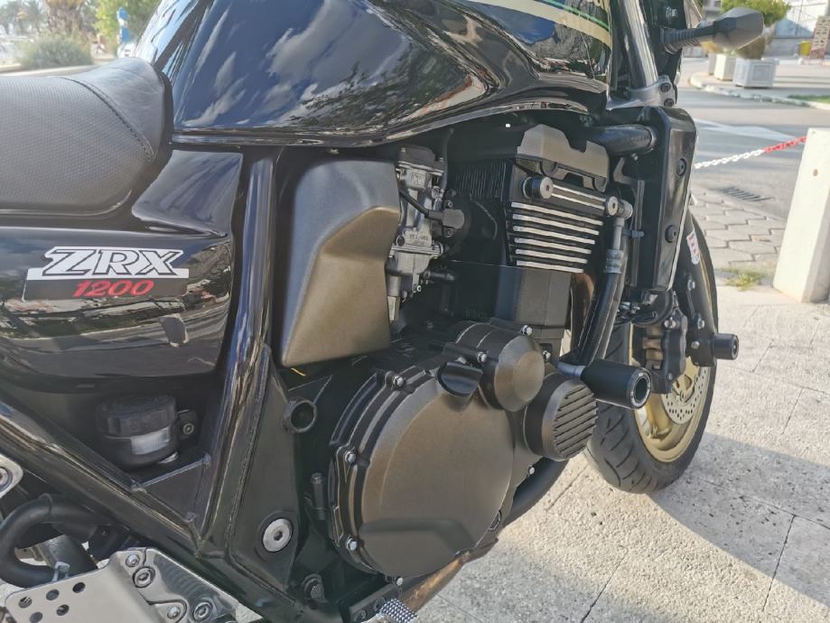 Kawasaki Zrx 1200 cm3, 2004 god.