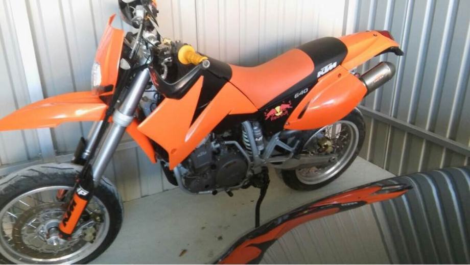 KTM 640 supermoto 640 cm3, 2004 god.