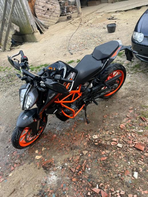 KTM Duke 125 cm3, 2021 god.