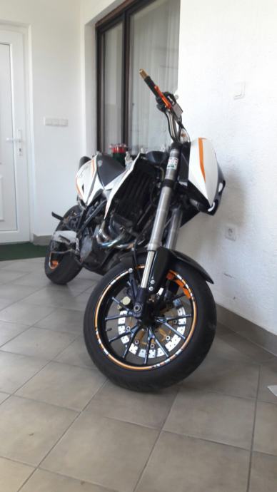 KTM Duke 2 1800 eura, 2004 god.