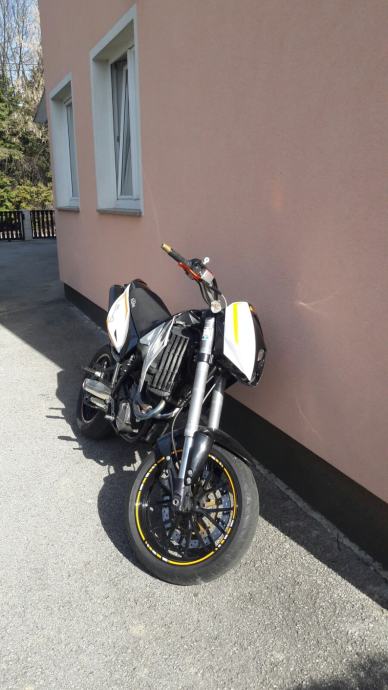 KTM Duke 2 1800 eura, 2004 god.