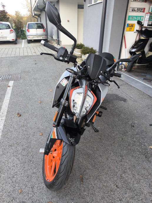 KTM Duke 399 390 cm3, 2022 god.