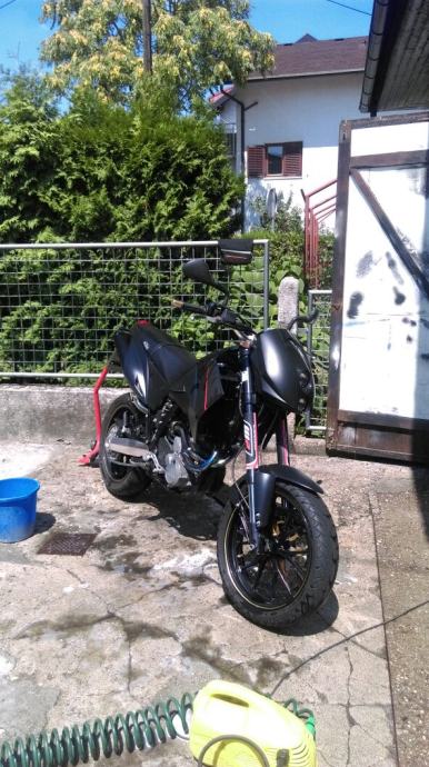 KTM Duke 640 625 cm3, 2005 god.