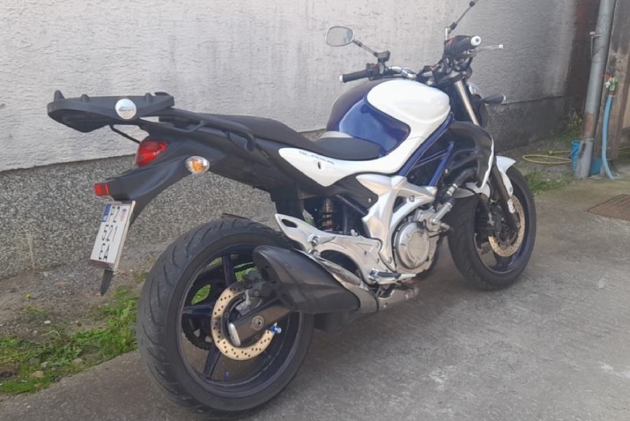 Suzuki Gladius SVF 650 650 cm3, 2010 god.