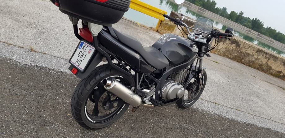 Suzuki GS500 500 cm3, 2005 god.