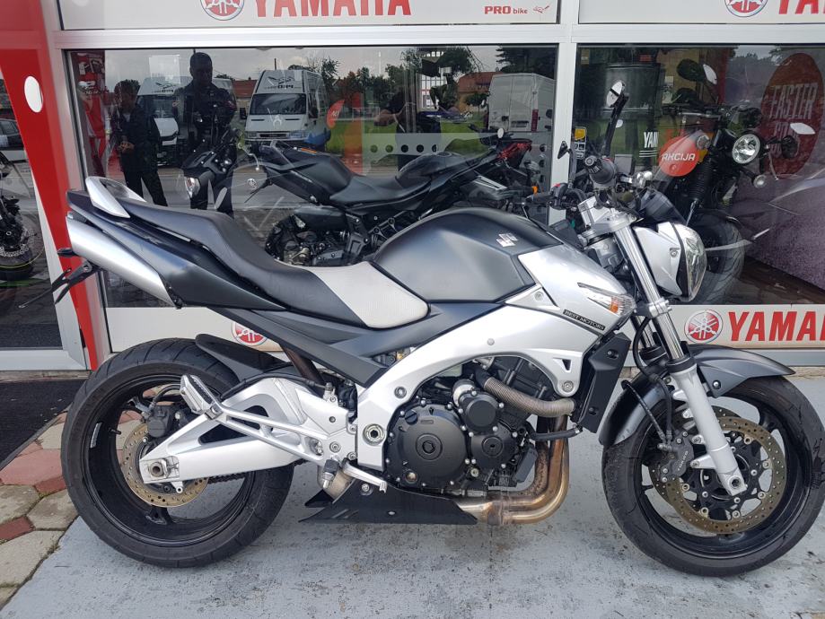 Suzuki Gsr600 599 cm3, 2006 god.