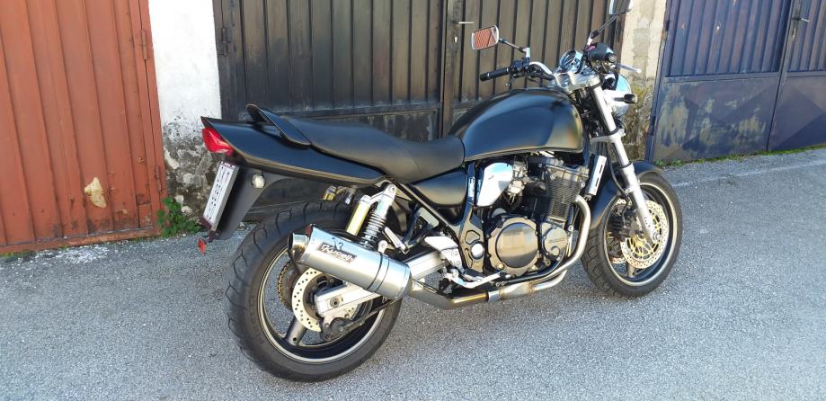 Suzuki GSX 750 Inazuma 750 cm3, 2002 god.