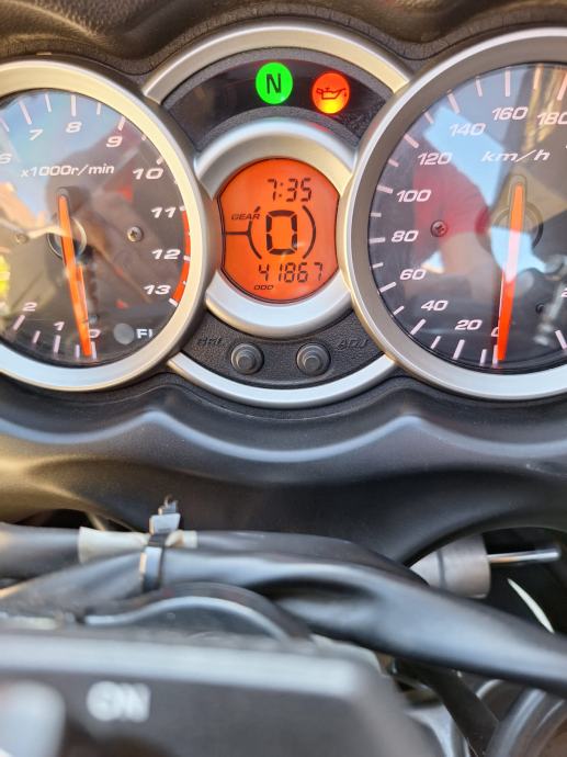 Suzuki GSX1300R Hayabusa 1340 cm3, 2015 god.
