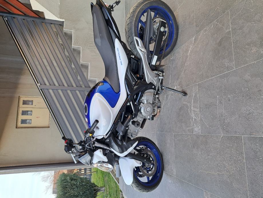 Suzuki SFV 650 cm3, 2015 god.