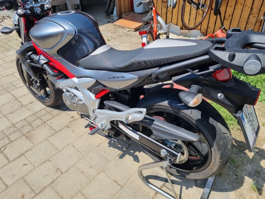 Suzuki Svf 650 gladius 645 cm3, 2011 god.