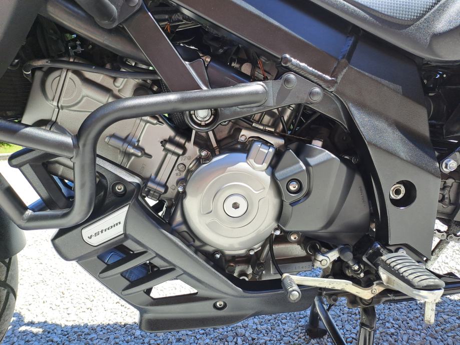 Suzuki V Strom 650 cm3, 2013 god.