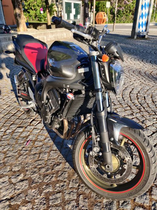 Yamaha FZ6 600 cm3, 8013km, 2010, 2010 god.