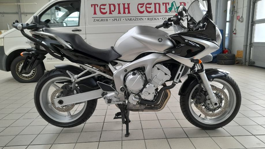 Yamaha Fz6 s Rezerviran do 21.01, 2004 god.
