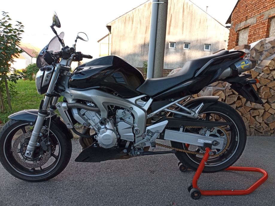 Yamaha FZ6-N, 2004 god.