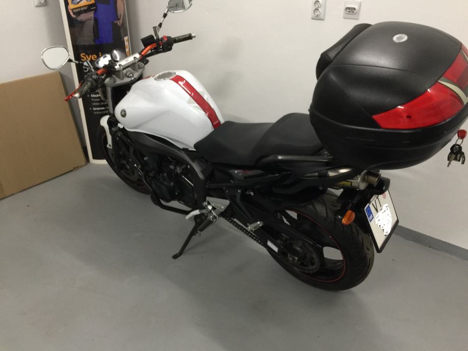 Yamaha FZ6n S2 (Akrapovič) - top stanje!, 2009 god.