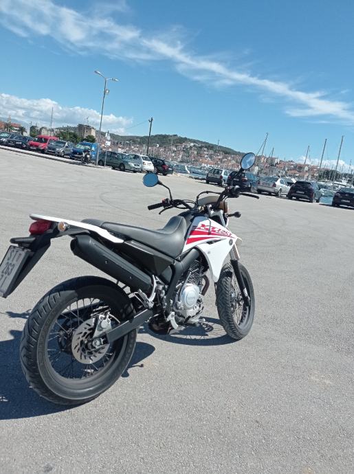 Yamaha XT 125 cm3, 2013 god.