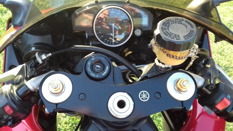 Yamaha YZF R1 999 cm3, 2004 god.