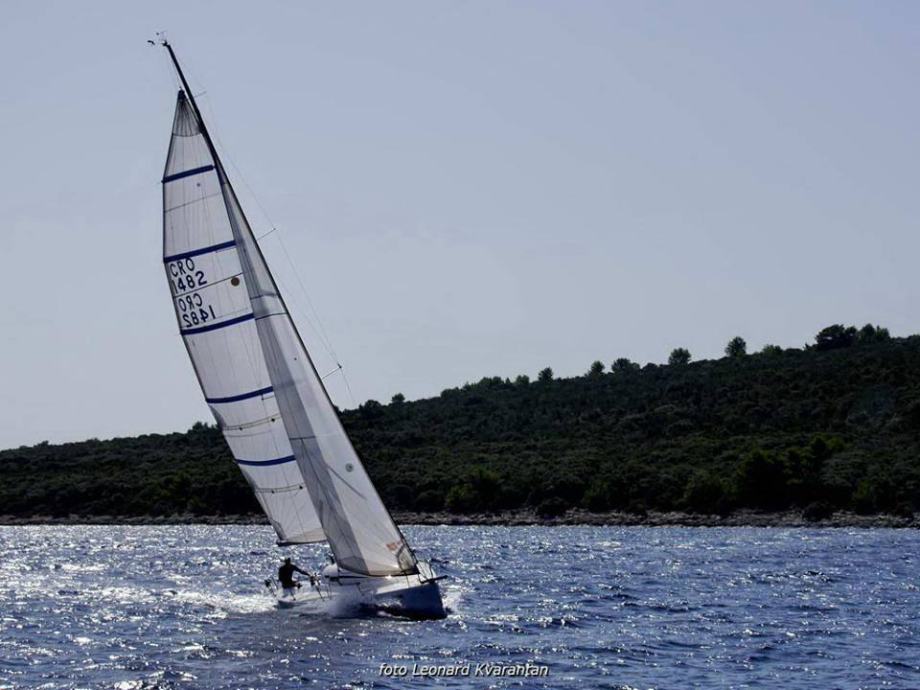 Regatna jedrilica Fast Wave 30 - iznajmljuje se za regate i đite