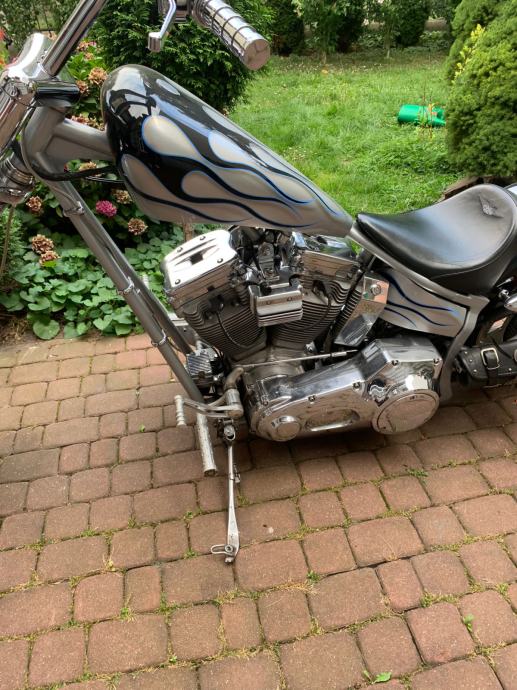 American Performance Company high neck chopper i Harley Big Twin, 2000 god.