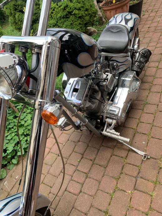 American Performance Company high neck chopper i Harley Big Twin, 2000 god.