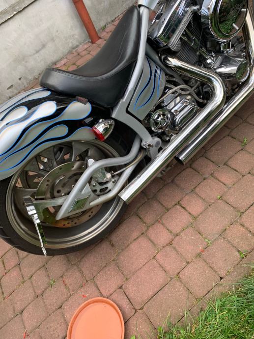 American Performance Company high neck chopper i Harley Big Twin, 2000 god.