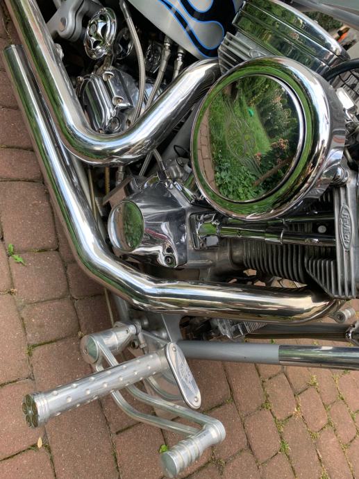 American Performance Company high neck chopper i Harley Big Twin, 2000 god.