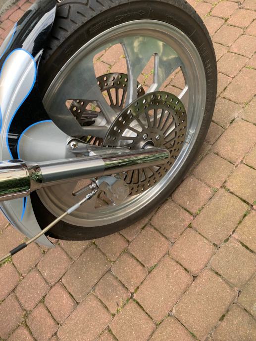 American Performance Company high neck chopper i Harley Big Twin, 2000 god.