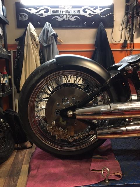 American Performance Company high neck chopper i Harley Big Twin, 2000 god.