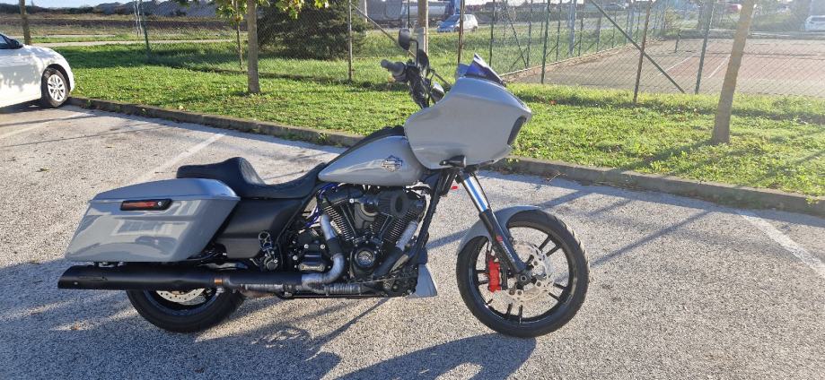 Harley Davidson Road Glide racing style 107 M8 1800 cm3, 2019 god.